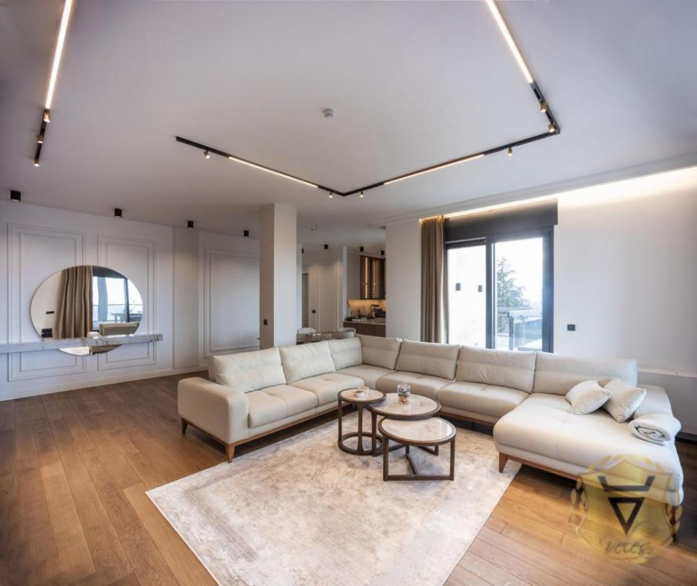 Petosoban stan za izdavanje, 232m2, 4.200€