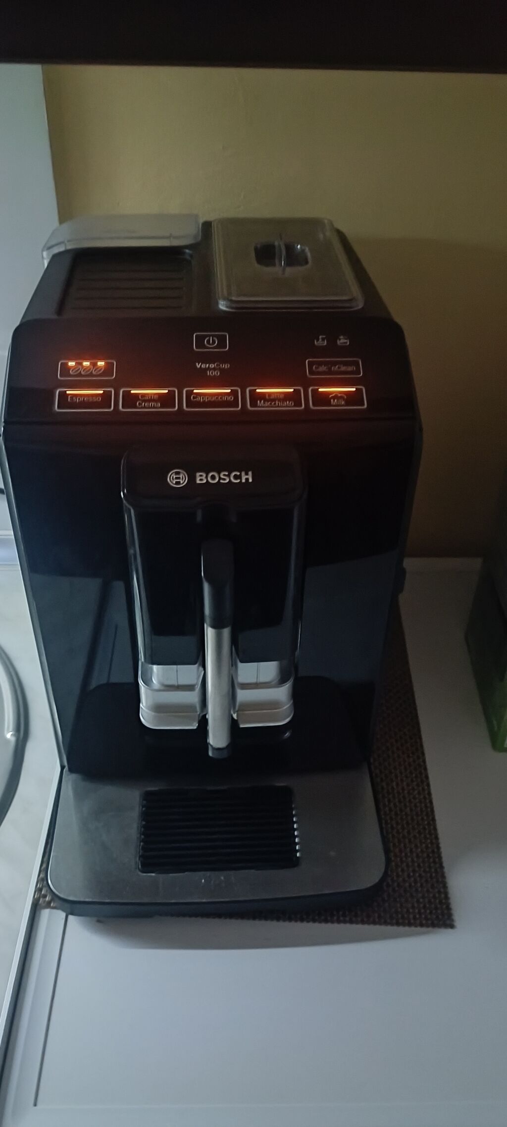 Aparat za espreso  Bosch Verocup 100 automatski. Sa mlinom Tasteri na