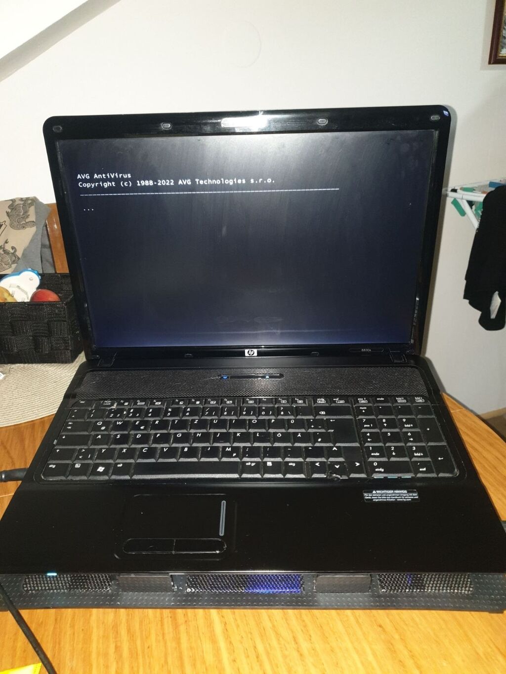 Intel Core i3, 4 GB OZU, 17.3 "