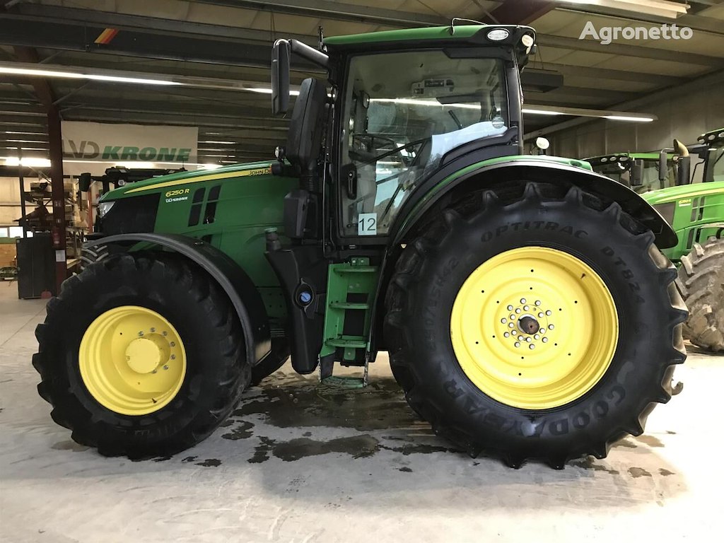 John Deere 6250R traktor točkaš