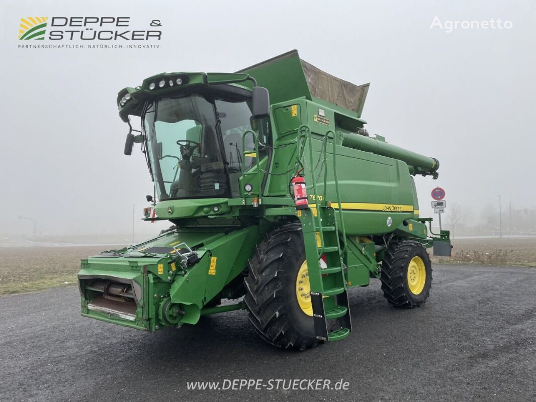 John Deere T670 mit 622 PremiumFlow krmni kombajn