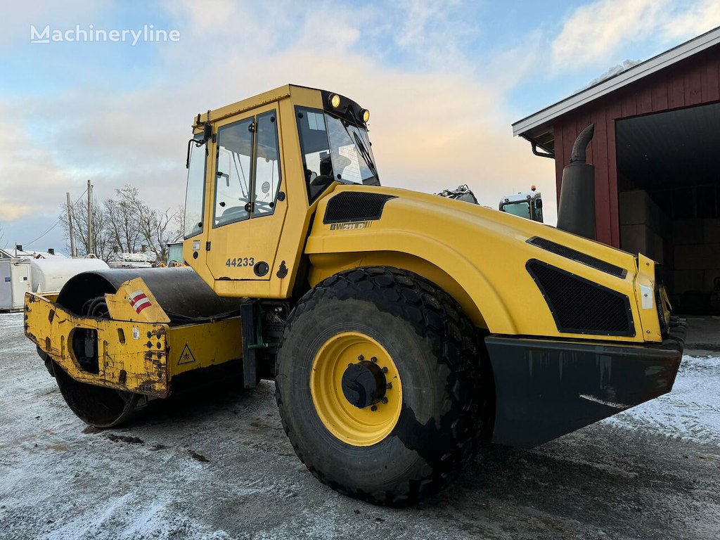 BOMAG BW211 D-4 kompaktor s jednim valjkom