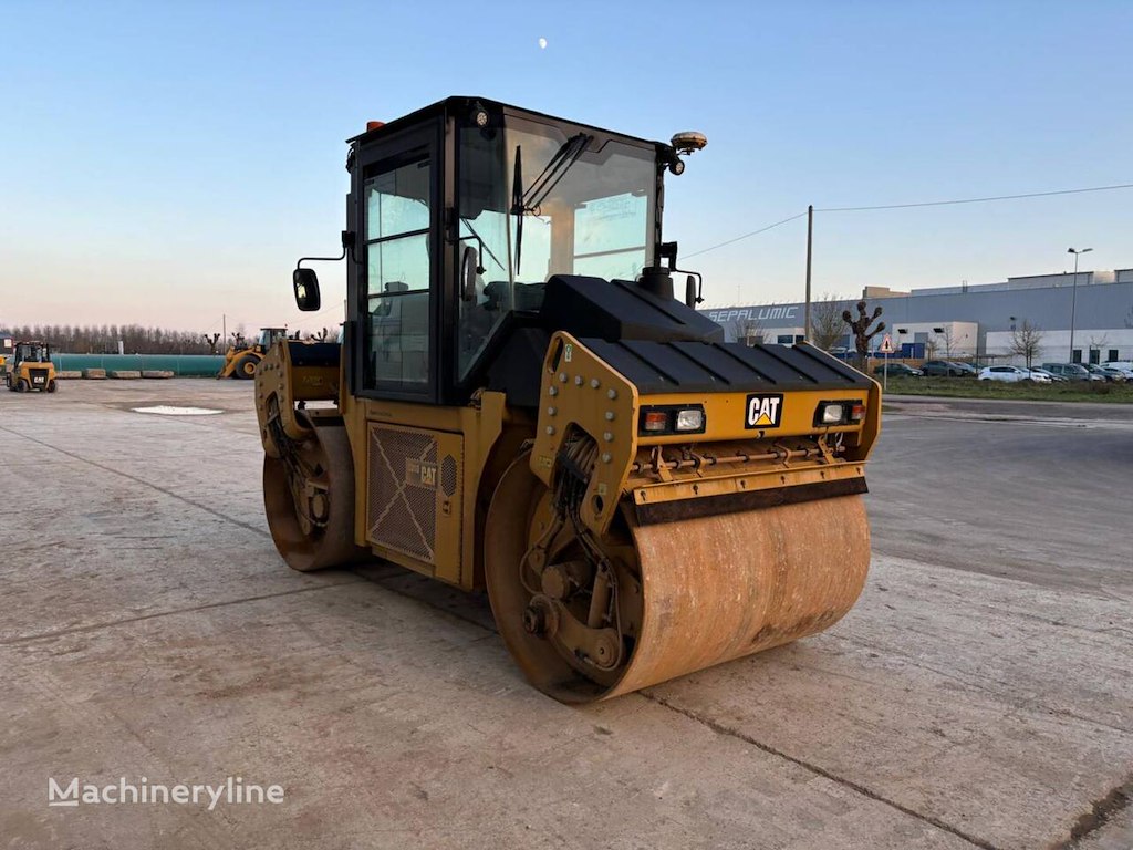 Caterpillar CD10 valjak za asfalt