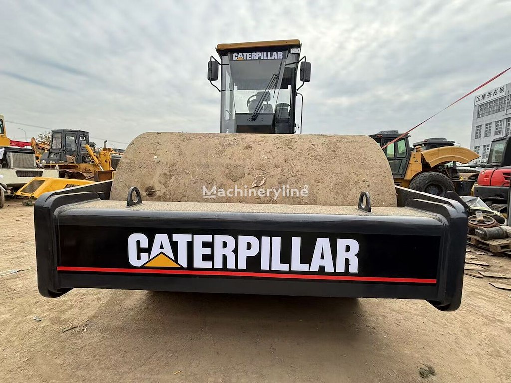 Caterpillar CS683 kompaktor s jednim valjkom