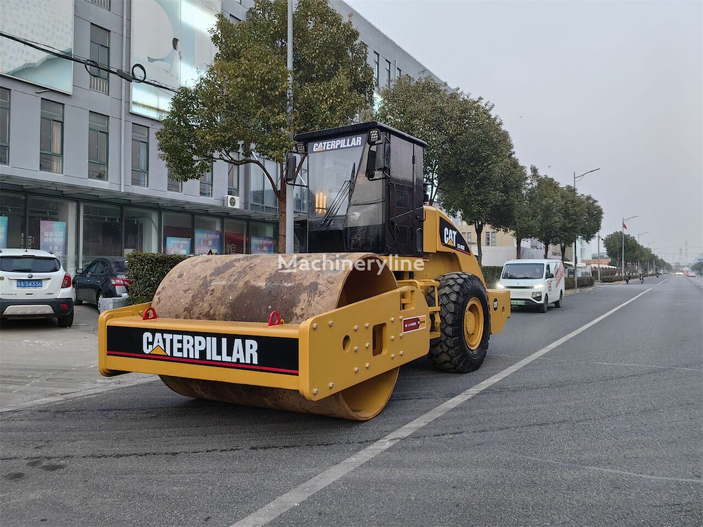 Caterpillar CS683 kompaktor s jednim valjkom