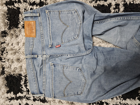 Nove LEVIS farmerke