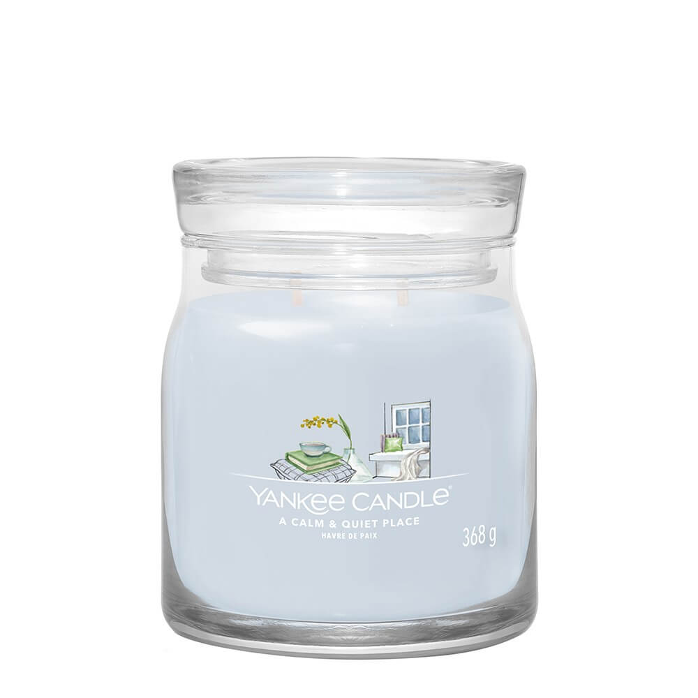 A CALM & QUIET PLACE MEDIUM SIGNATURE MIRISNA SVEĆA YENKEE CANDLE