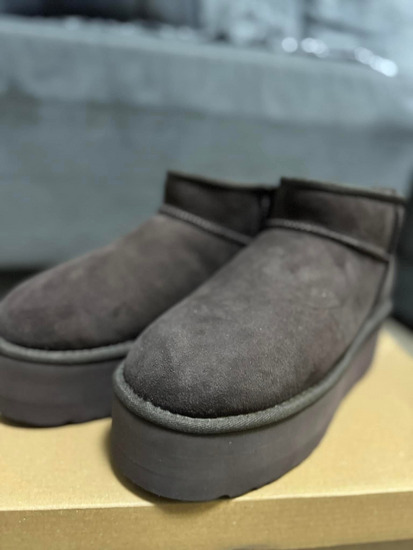 Ugg mini sa vecom platformom