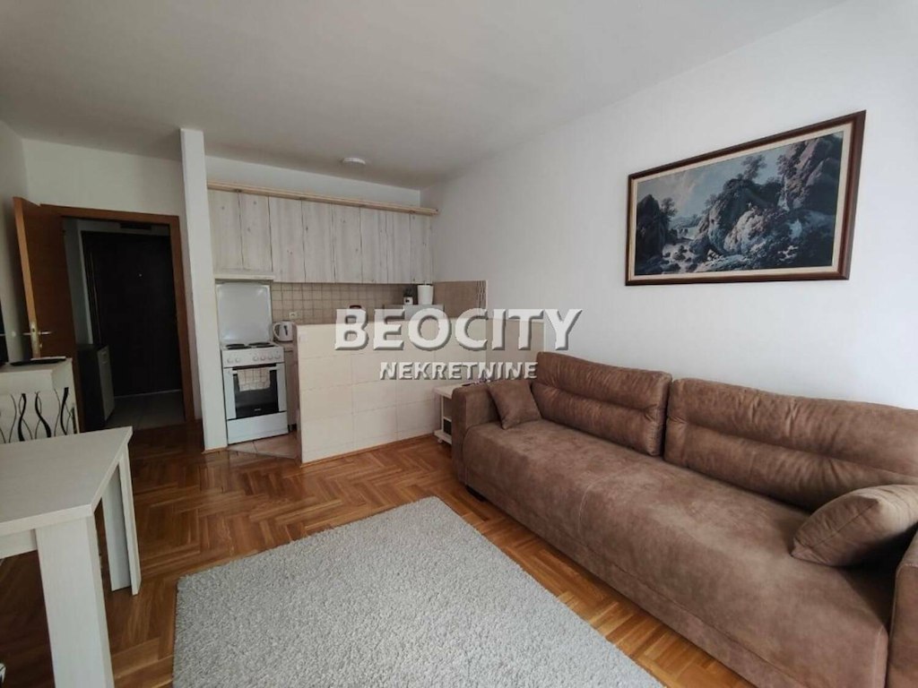 Novi Sad, Bulevar Oslobođenja, Bulevar kralja Petra I, 0.5, 26m2, 350EUR