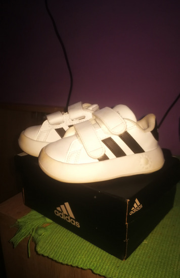 Adidas decije patike 21