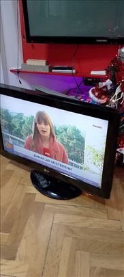 TV lcd LG 32 inča ili 82 dijagonala i daljinski