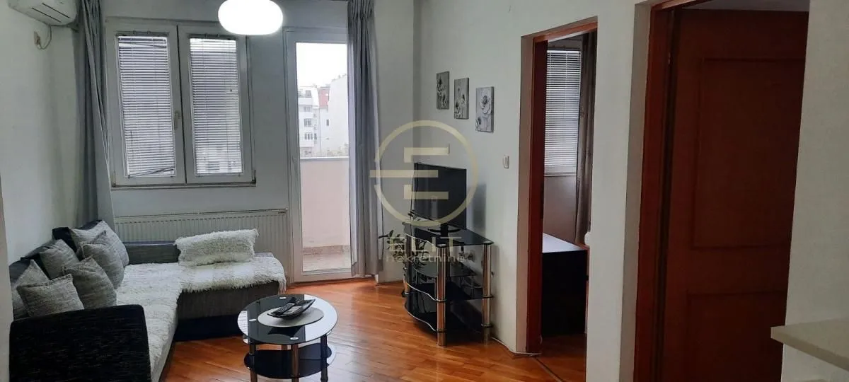 Izdavanje, dvosoban stan, 52m2, Detelinara, Novi Sad, Novi Sad