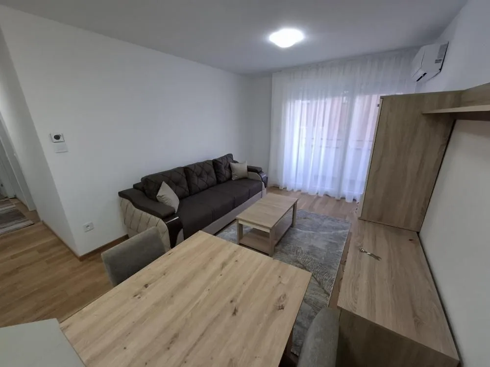 Izdavanje, petosoban stan, 41m2, Detelinara, Novi Sad, Novi Sad