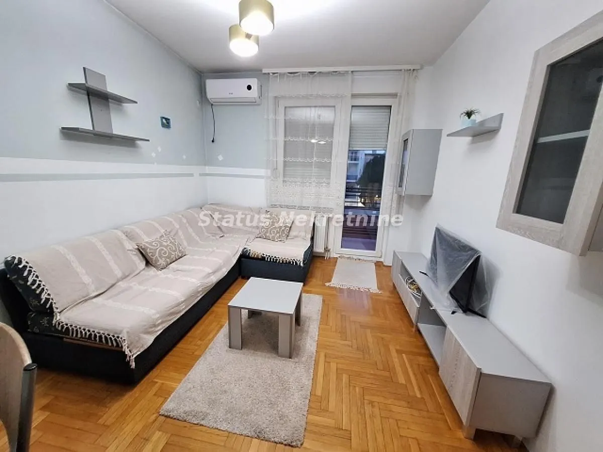 Izdavanje, dvosoban stan, 40m2, Centar, Novi Sad