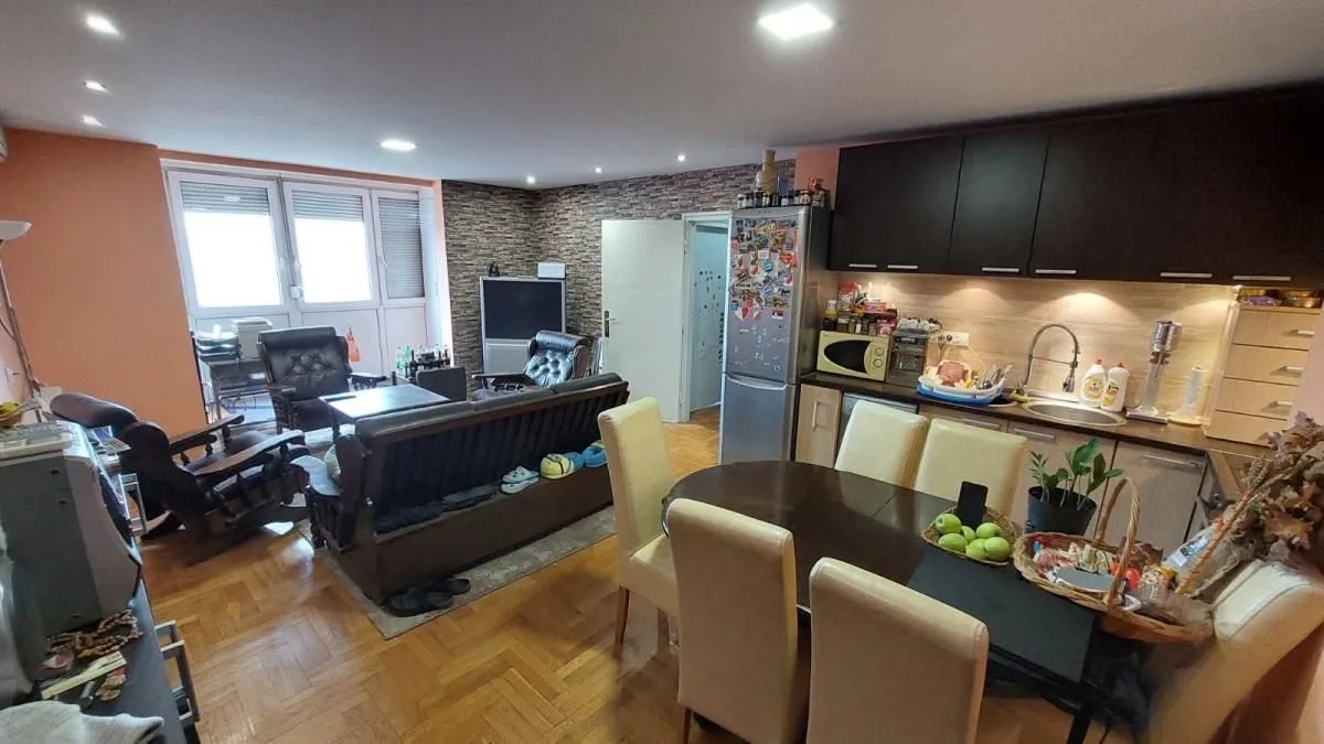 Izdavanje, trosoban stan, 70m2, Bulevar Oslobodjenja, Novi Sad, Novi Sad