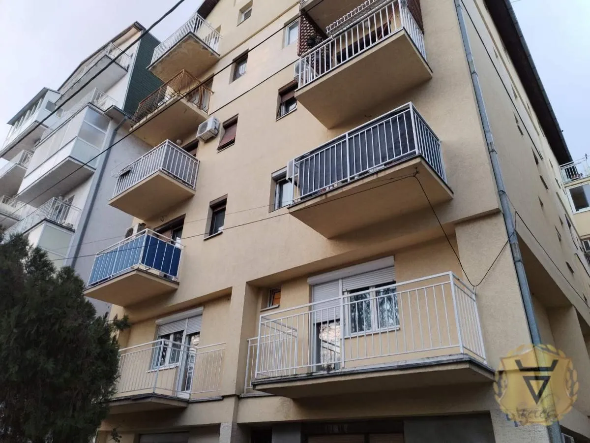 Izdavanje, četvorosoban stan, 75m2, Medaković, Beograd