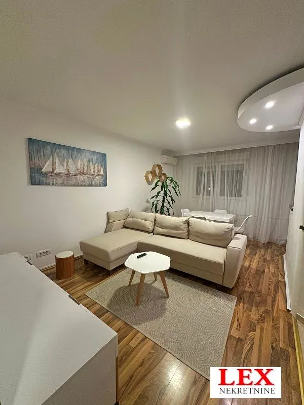 Izdavanje, dvosoban stan, 50m2, Kanarevo Brdo, Beograd