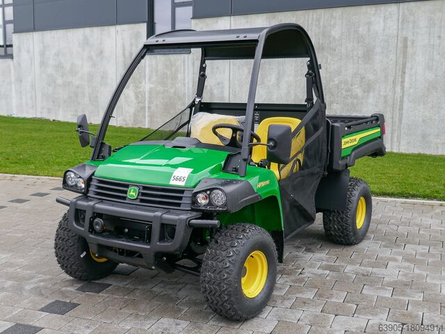 Traktor
John Deere Gator HPX815E