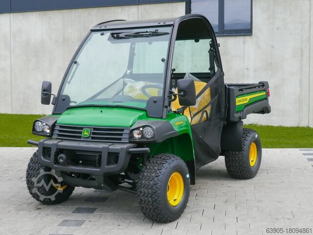 Traktor
John Deere Gator HPX815E