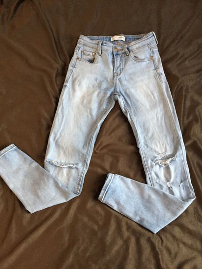 Stradivarius SKINNY farmerke br.32