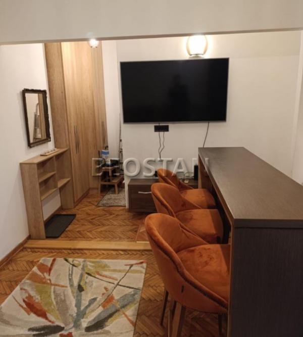 Vojvode Dobrnjca, Dvosoban stan za izdavanje, 45m2, 700€