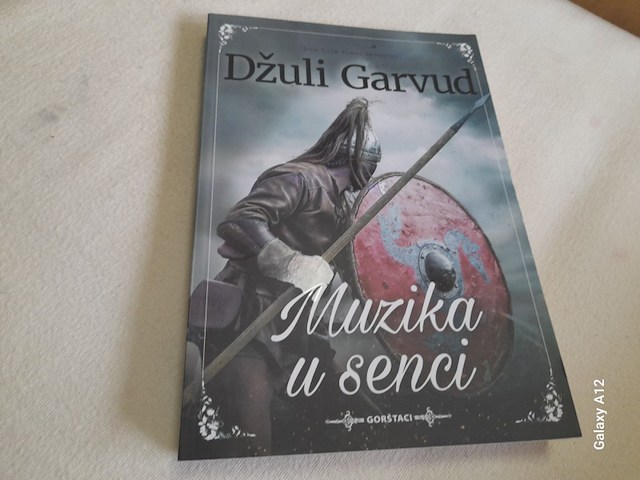 Džuli Garvud Muzika u senci