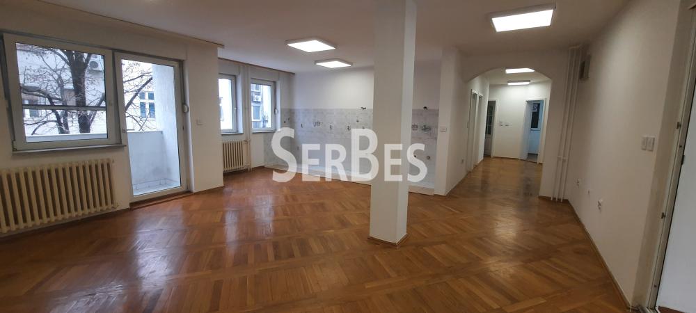 Odličan 3,5 stan 96m2 u centru ID#1601 247.200 €