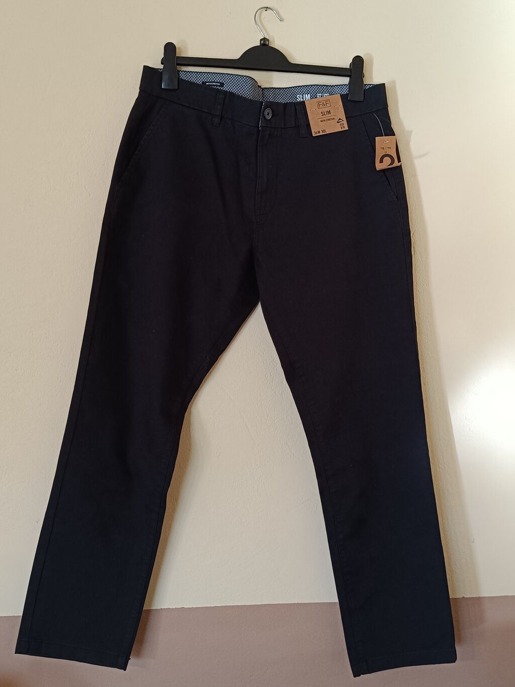 Muske pantalone,F&F vel 36/30,98%pamuk 2%elastin,crne boje