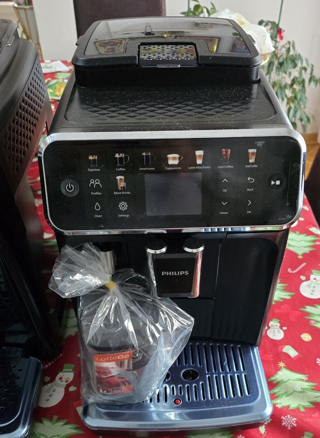 Philips kafe automatski aparat pravi 20 vrsti kafa model je 5500 530e