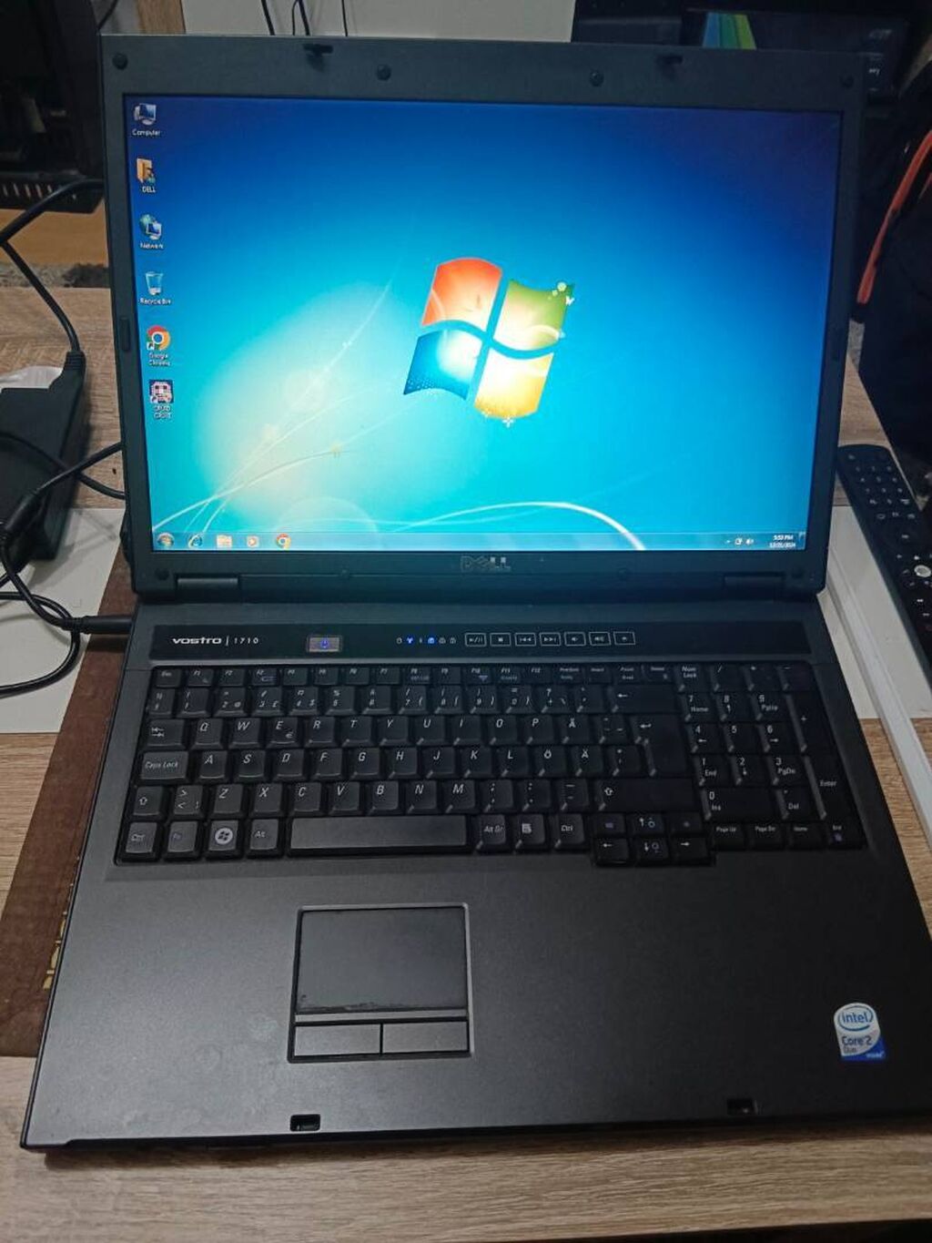 Intel Pentium, 4 GB OZU, 17 "