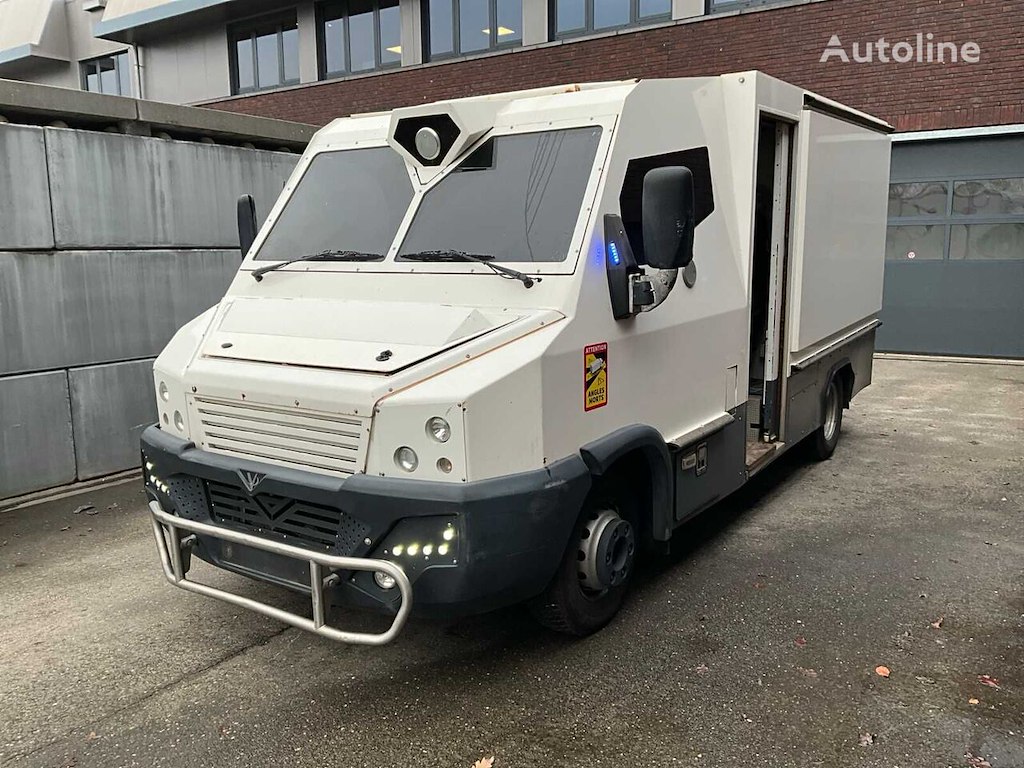 Prodaje se IVECO Daily Waardetransport minibus za prevoz novca na aukciji