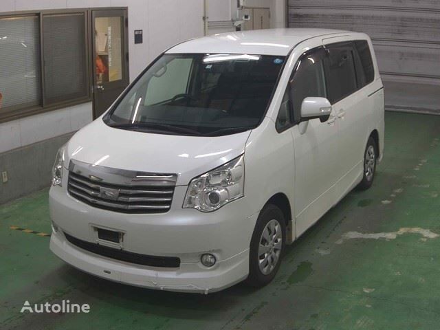 Toyota NOAH putnički minibus