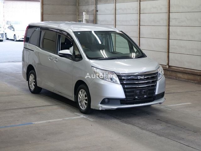 Toyota NOAH minivan