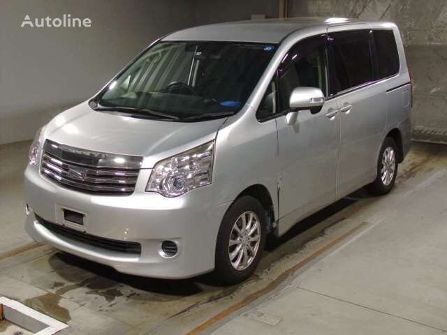 Toyota NOAH minivan