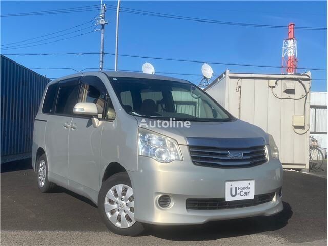 Toyota NOAH minivan