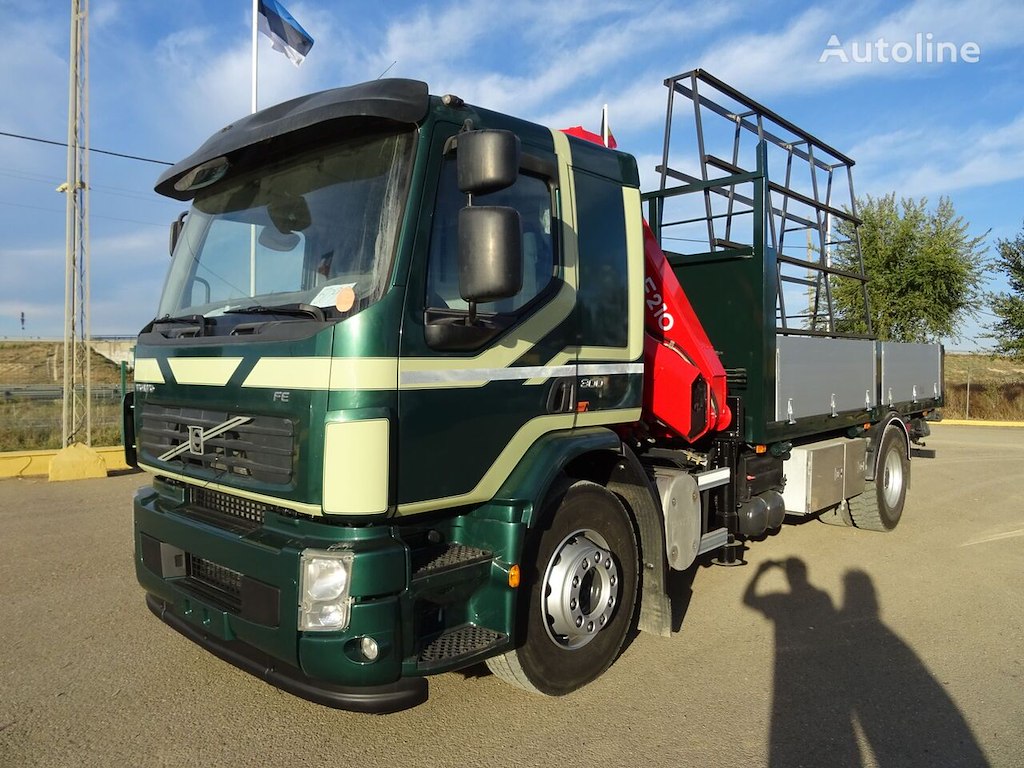 Volvo FE 300 kamion s ravnom platformom