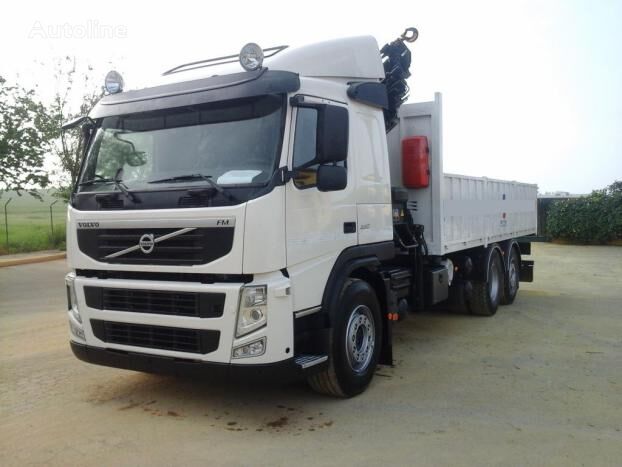 Volvo FM 300 kamion s ravnom platformom