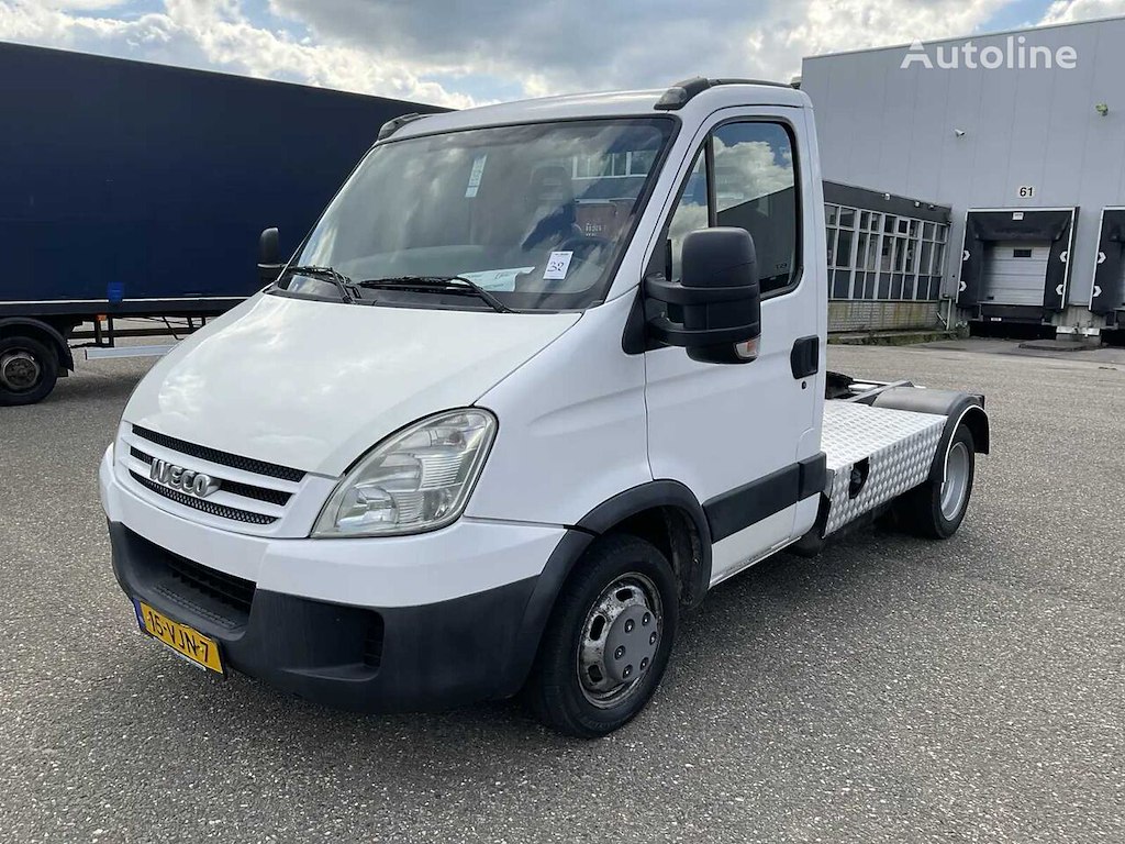 Prodaje se IVECO Daily 35C18 300 tegljač na aukciji