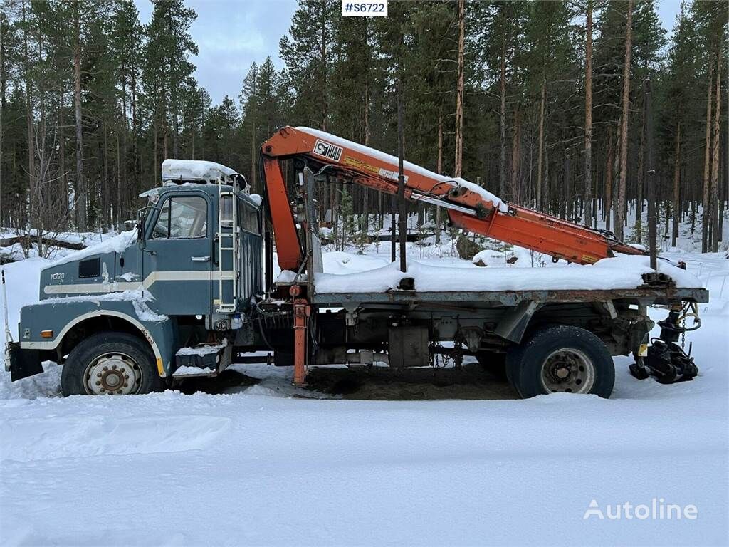 Volvo NO7-4X2-50-1-V med F7 Kran kamion za prevoz drva