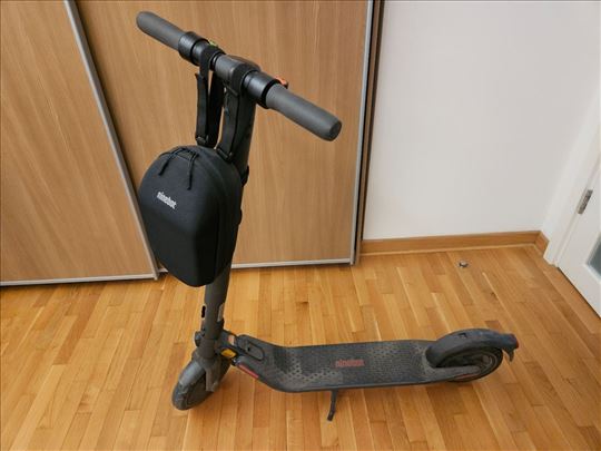 Električni trotinet Segway Ninebot E22E