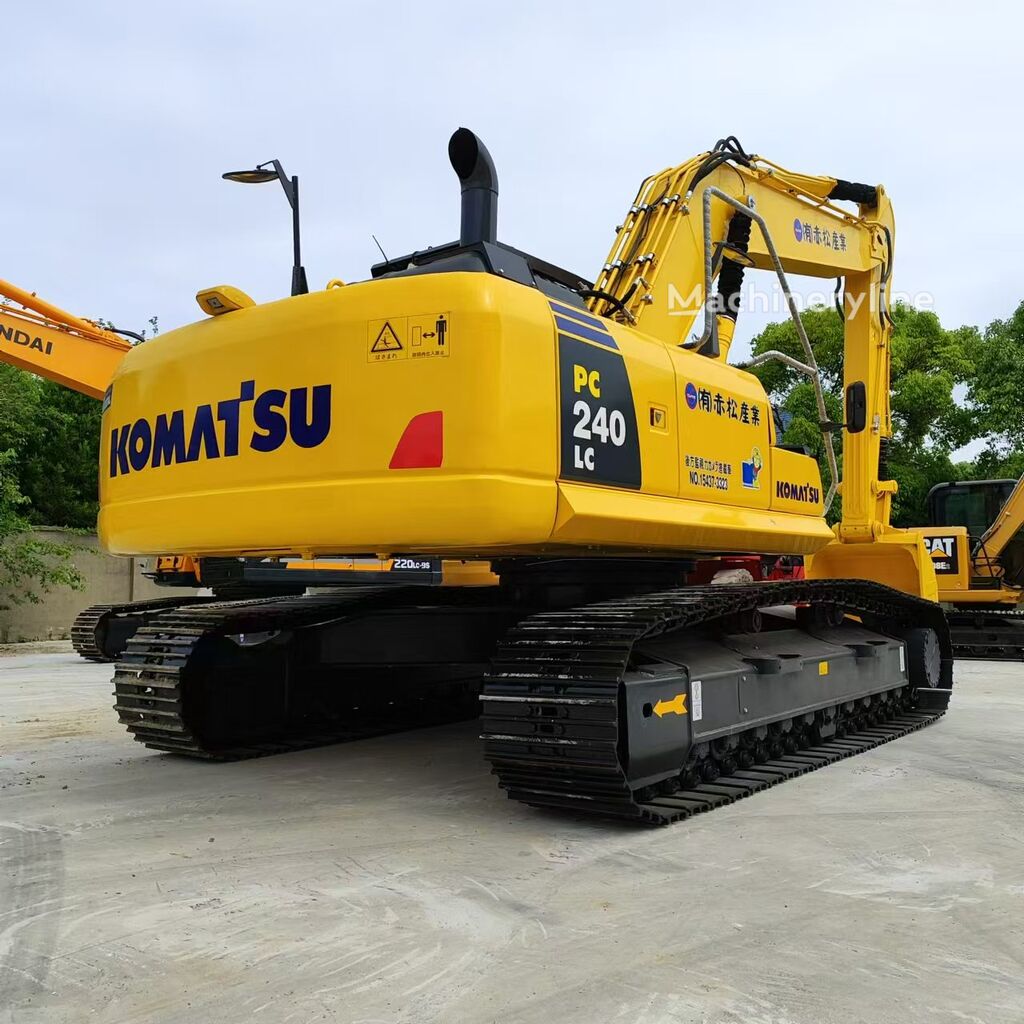 Komatsu PC240-8 bager guseničar