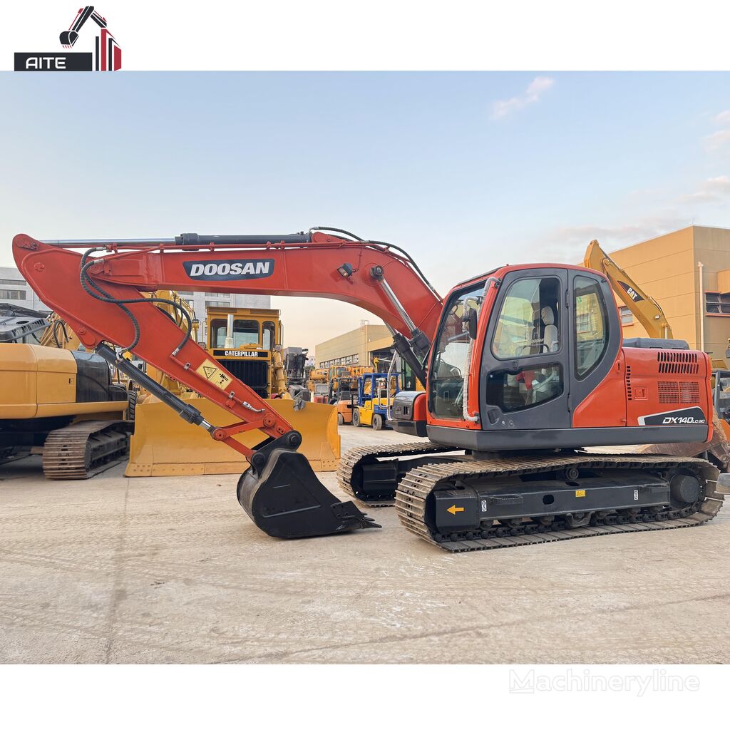 Doosan DX140 bager guseničar