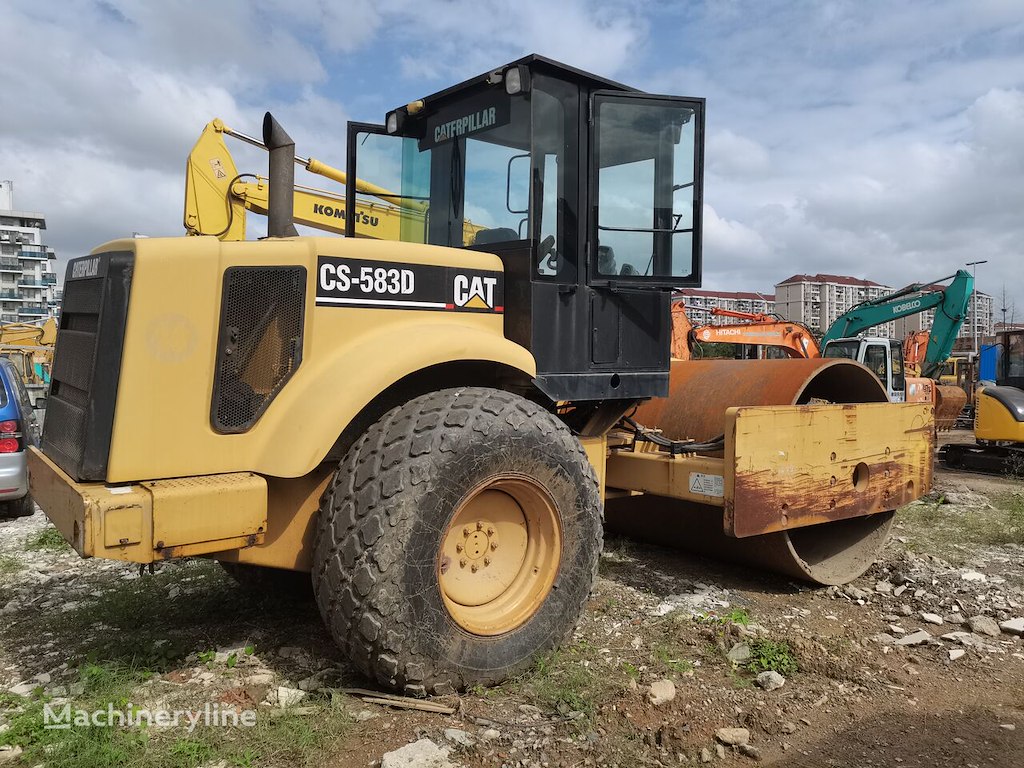 Caterpillar CS583D kompaktor s jednim valjkom