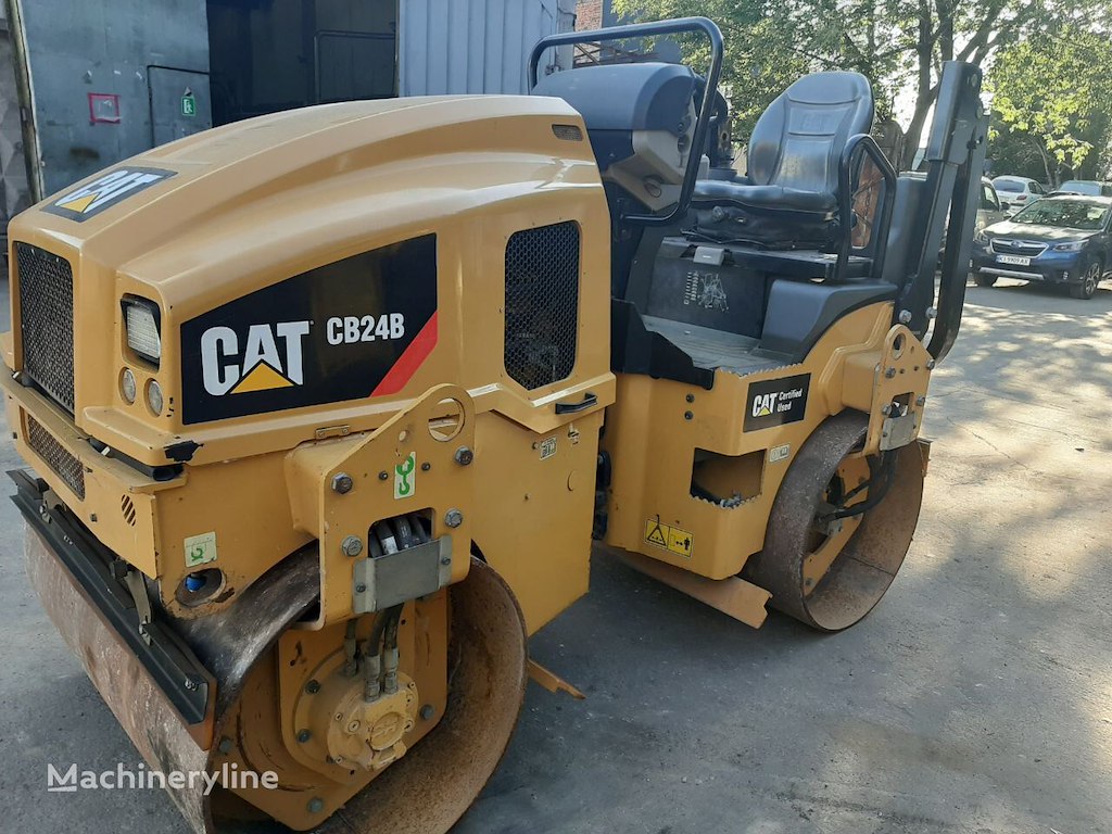 Caterpillar CB24B mali valjak