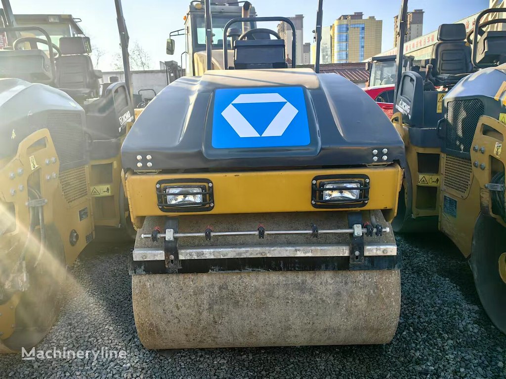 XCMG XMR303 mali valjak