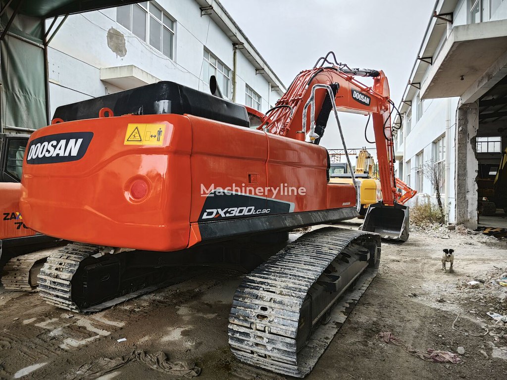 Doosan DX300LC bager guseničar