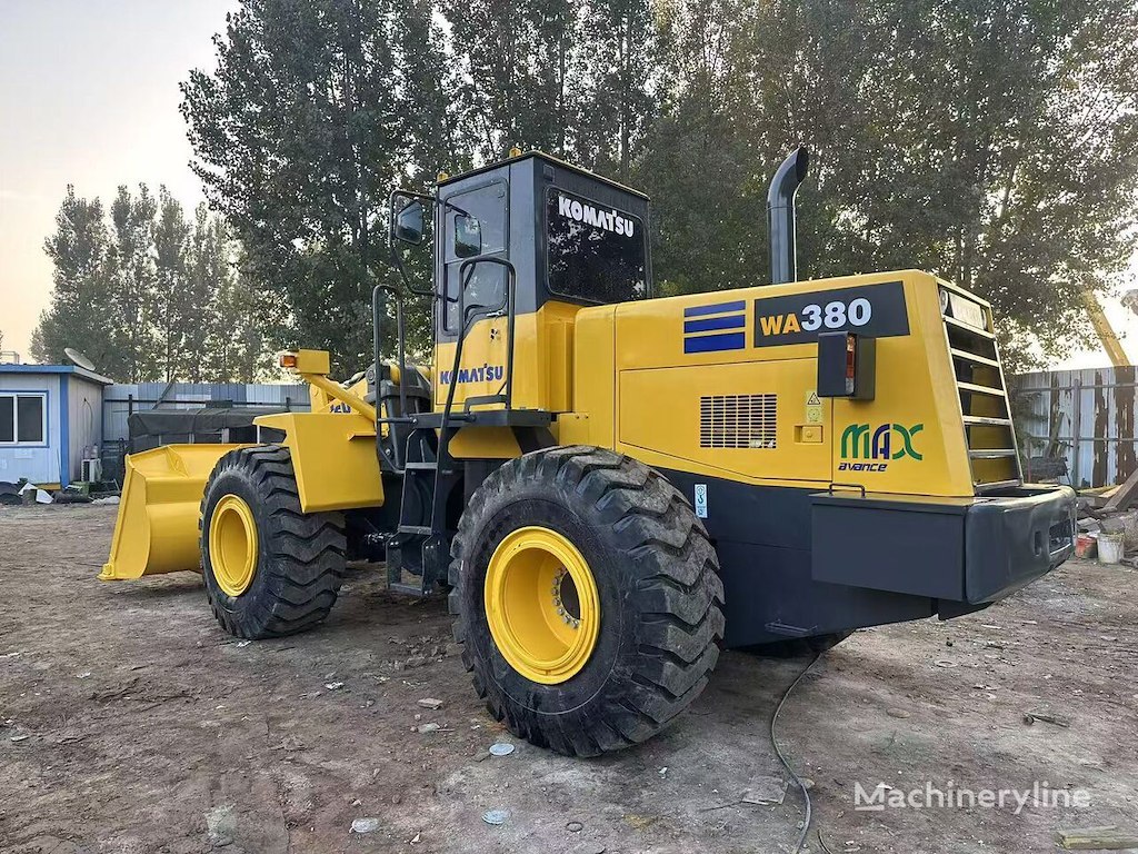 Komatsu WA380 prednji utovarivač