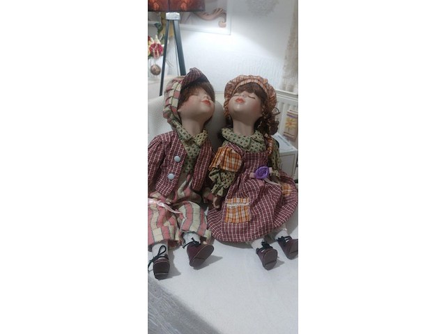 PORZELLAN PUPPE DOLL---NOVO