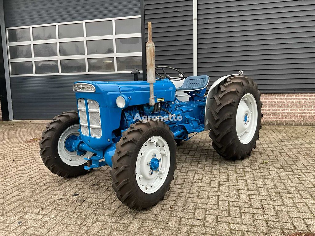 Prodaje se Fordson Super Dexta traktor točkaš na aukciji