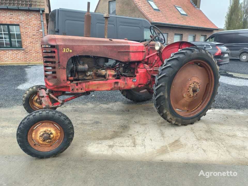 Prodaje se Massey Massey-Harris 1368 traktor točkaš na aukciji